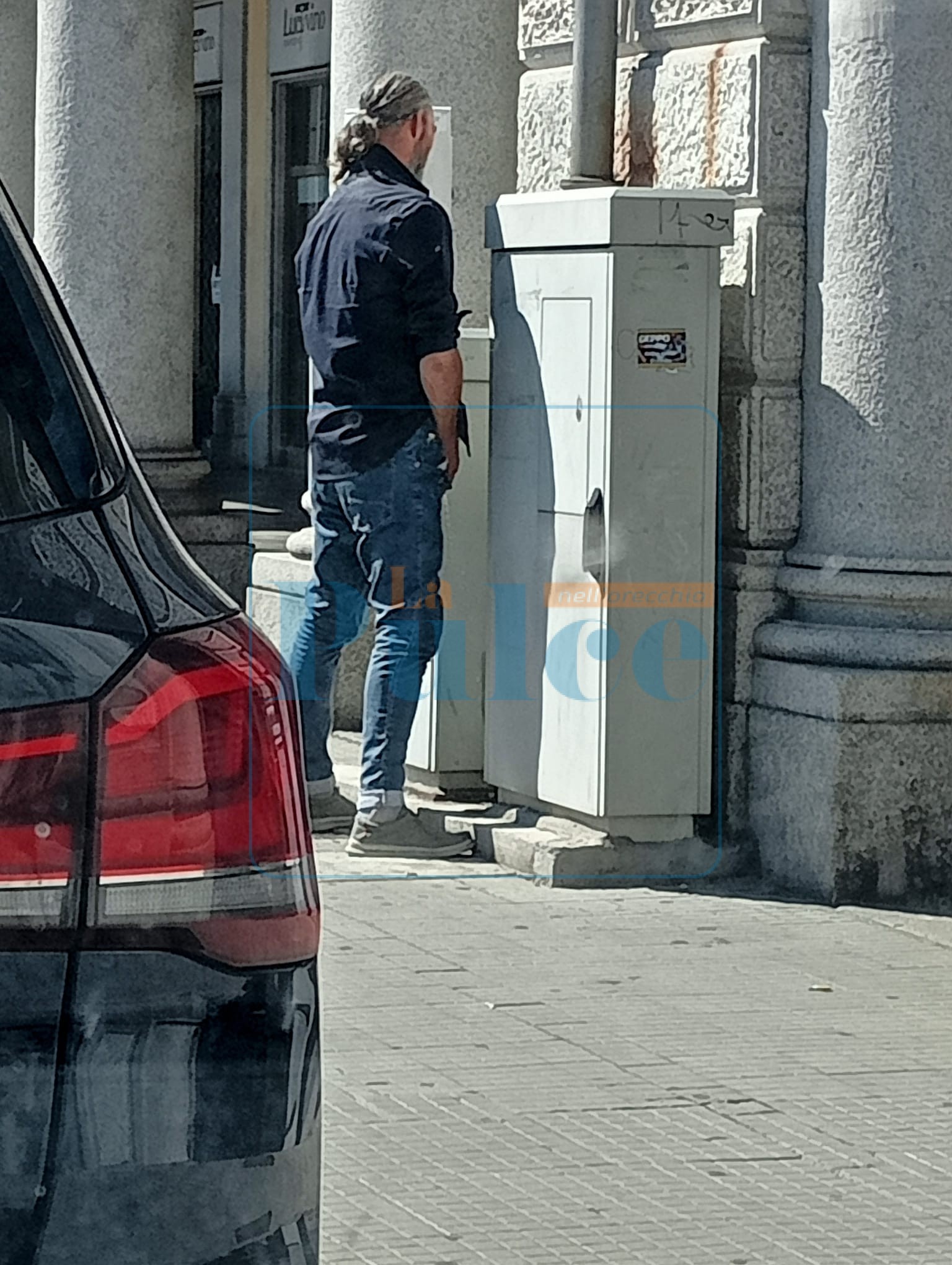 Pipì negli angoli e l'amarcord di quando esistevano i vespasiani pubblici